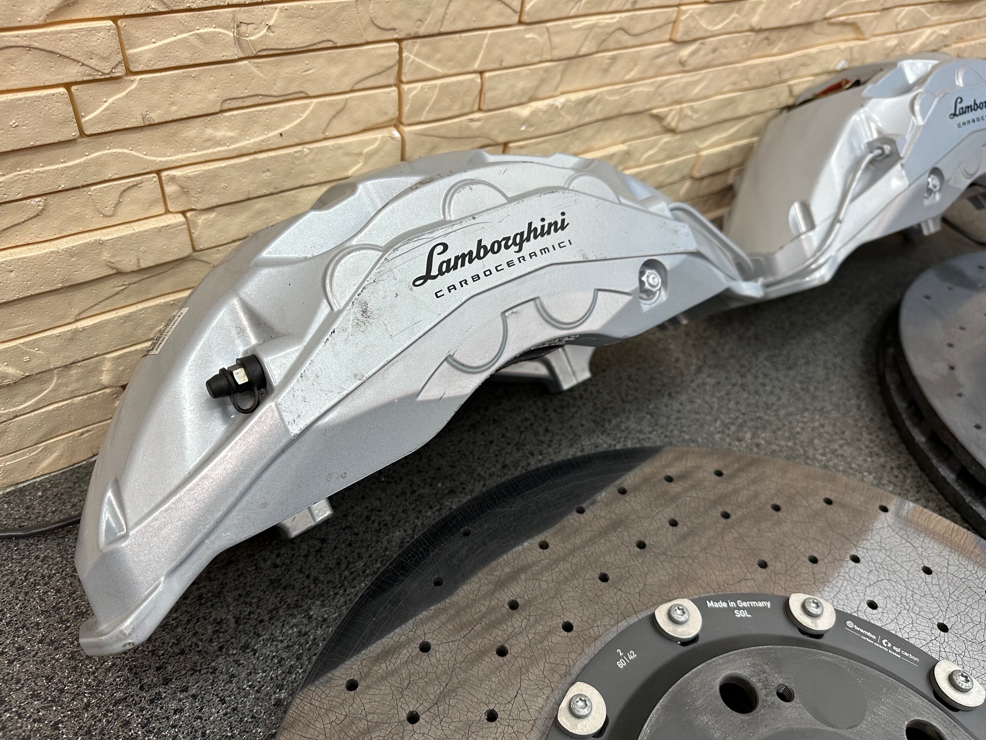 Lamborghini Urus Brake Disc Ceramic Brake Caliper Set 4M0615601AJ ...