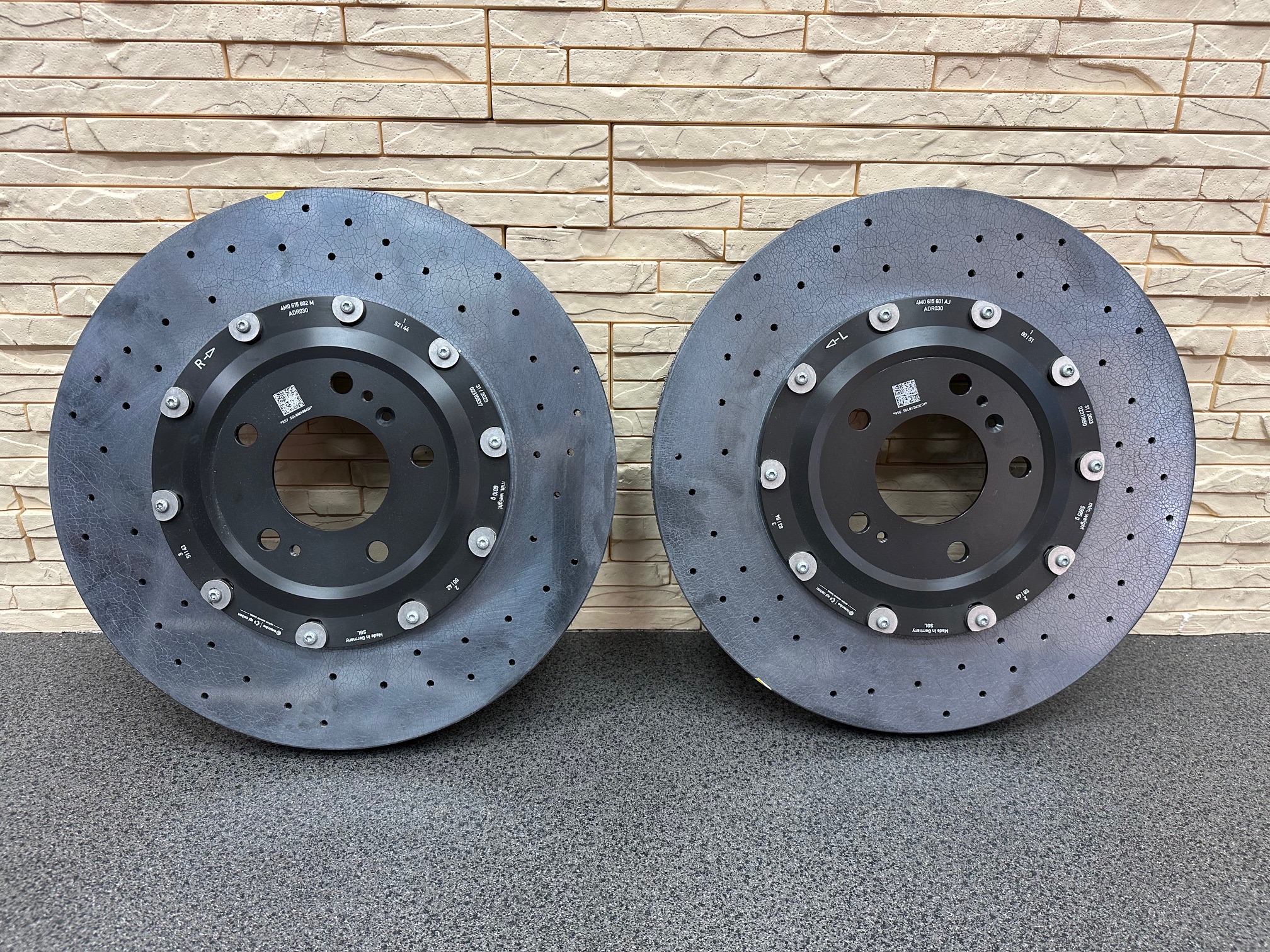 Lamborghini Urus Rear Brake Discs Ceramic Set 4M0615602M / 4M0615601AJ ...
