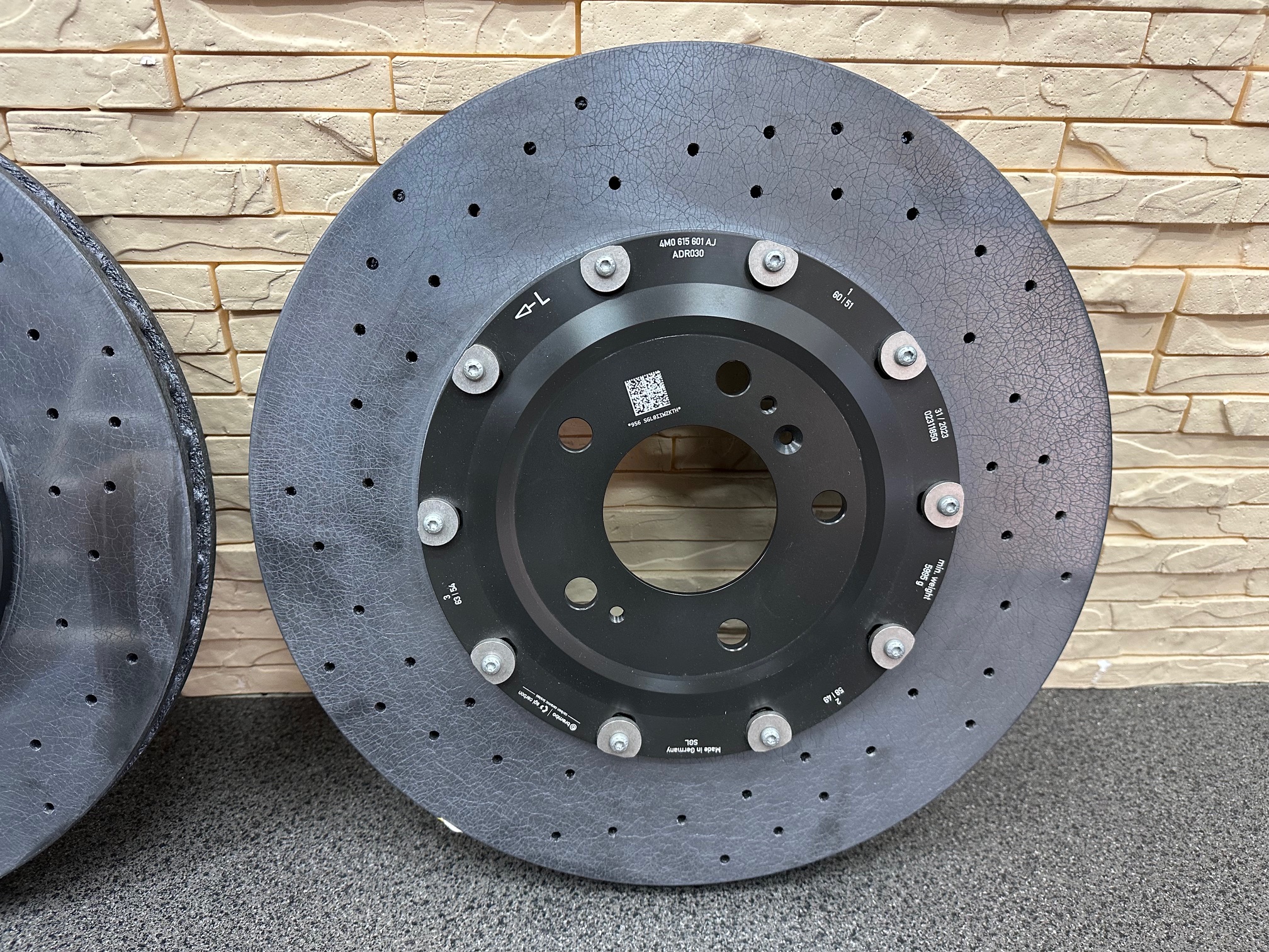 Lamborghini Urus Rear Brake Discs Ceramic Set 4M0615602M / 4M0615601AJ ...