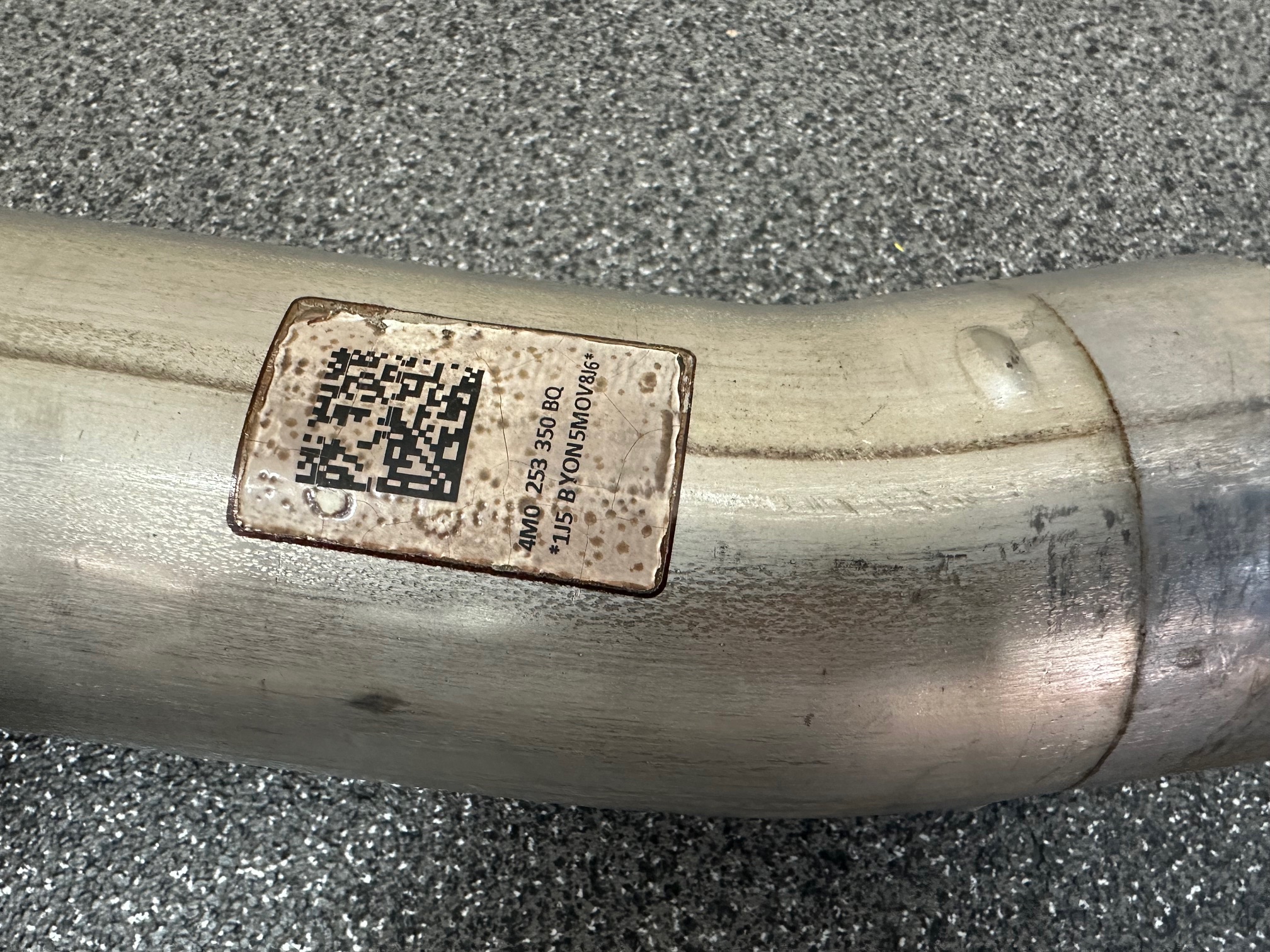 Lamborghini Urus Exhaust Pipe Set 4M0253350BQ / 4M0253300AT – DGParts