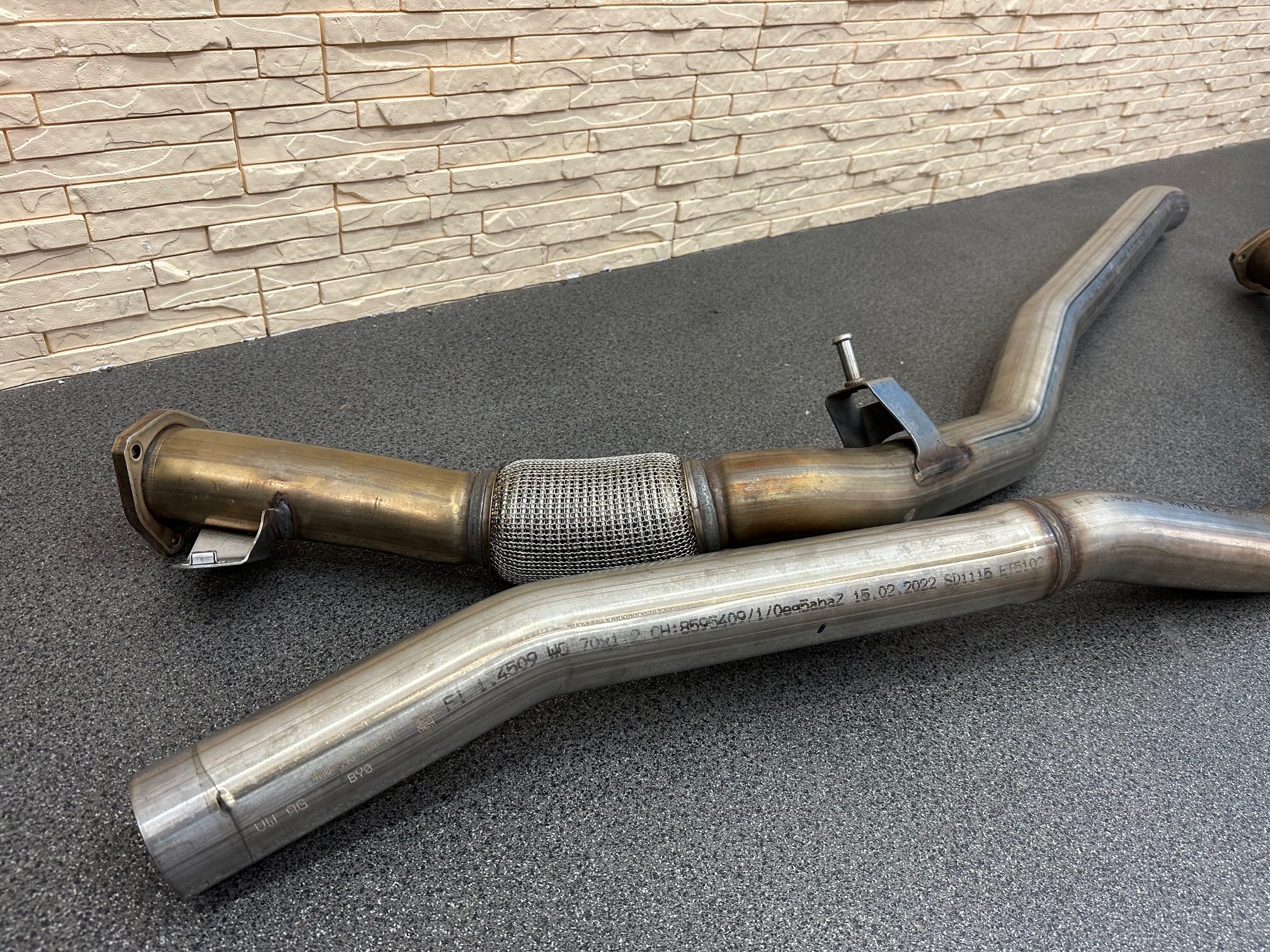 Lamborghini Urus Exhaust Pipe Set 4M0253350BQ / 4M0253300AT – DGParts
