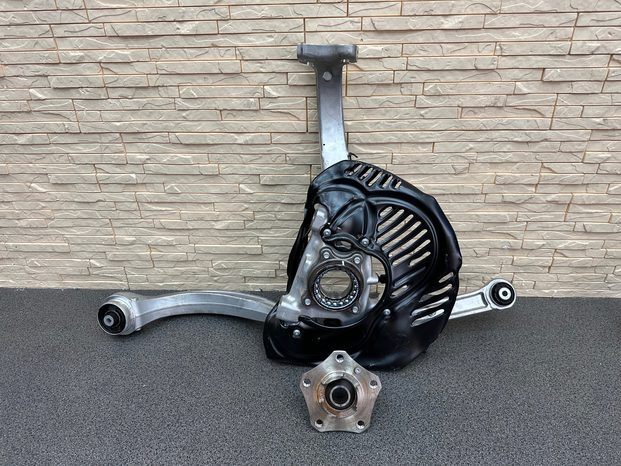 Lamborghini Urus Right Front Suspension Compl. 4M0407613 / 4M0407625D ...