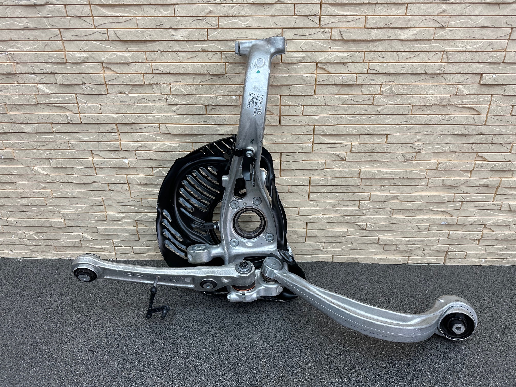 Lamborghini Urus Right Front Suspension Compl. 4M0407613 / 4M0407625D ...
