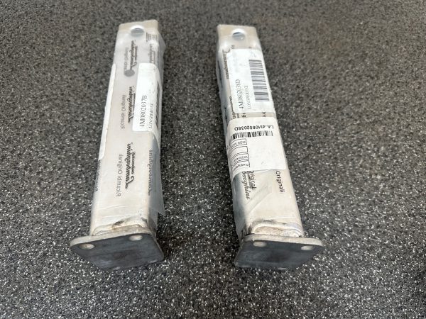Lamborghini Urus Side Members Set 4M0802038D / 4M0802037B – DGParts