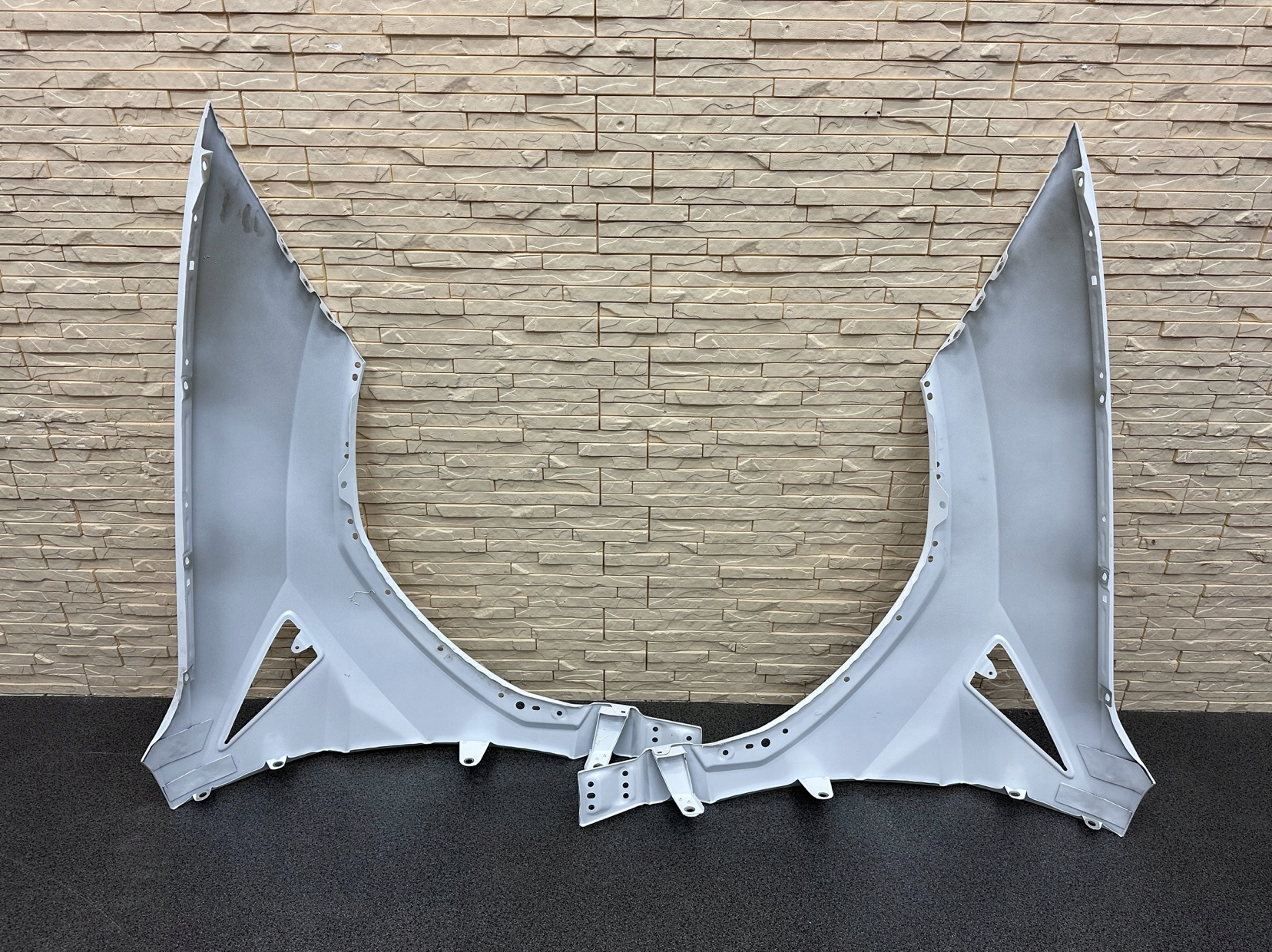 Lamborghini Urus Fender Set White 4ML821106A / 4ML821105A – DGParts